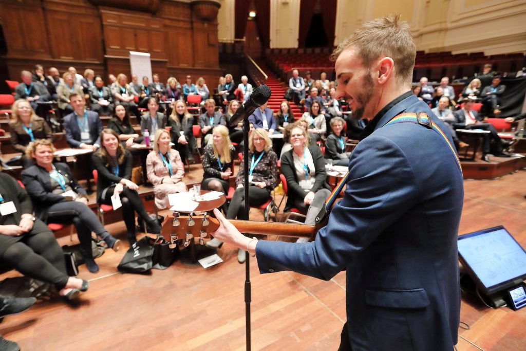 Sam-SMile - SongDivision